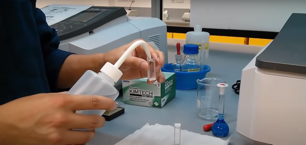 UV vis Spectroscopy – How to Use a Spectrophotometer – Cuvet.Co Cells